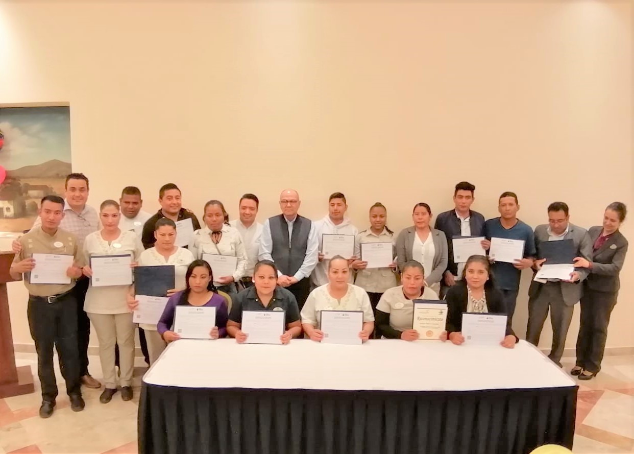 IEEA CERTIFICA A TRABAJADORES DEL SECTOR TURÍSTICO EN LOS CABOS | Radio ...